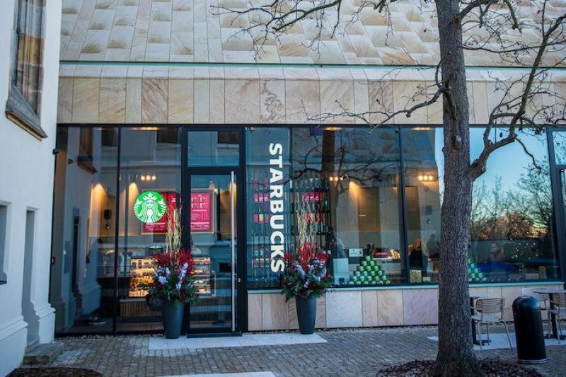 Starbucks přichází na Pražský hrad: Káva v historickém prostředí ...